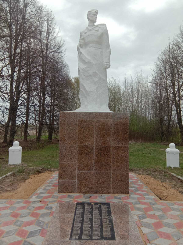 Anıt, heykel Воинам, погибшим в годы Великой Отечественной войны в п. Ильинский, Nijegorodskaya oblastı, foto