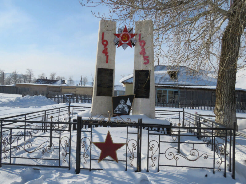 Anıt, heykel Обелиск односельчанам, павшим в Великой Отечественной войне, Altay Cumhuriyeti, foto