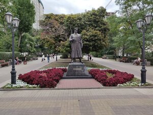 Сквер им. 1-го Пионерского слёта (Rostov-on-Don, Ostrovskogo Lane), meydan  Rostov‑na‑Donu'dan