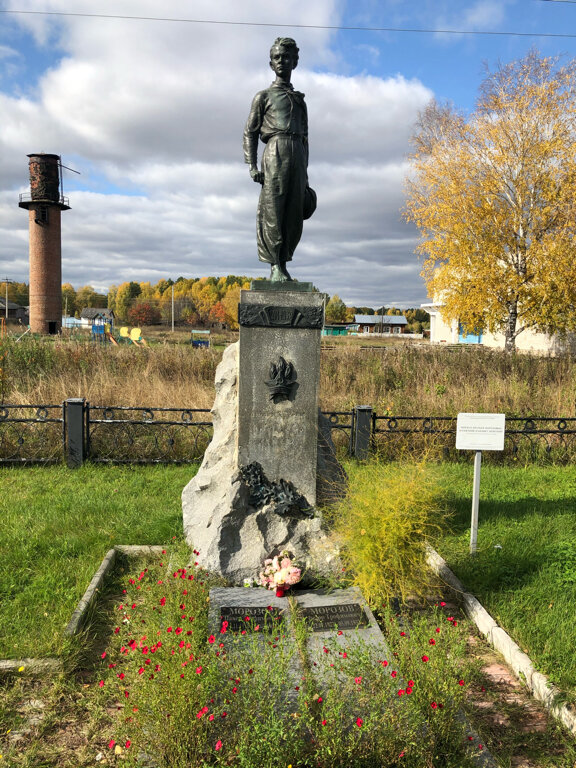 Anıt, heykel П. Морозов, Sverdlovskaya oblastı, foto