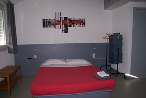 Camping l'Agrion bleu - Mobil-home (Nouvelle-Aquitaine, Dordogne, Arrondissement de Nontron, Piégut-Pluviers, Route du Stade), otel