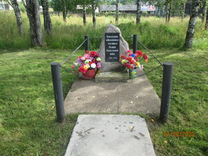 Воинам, павшим в годы Великой Отечественной войны (Vologda Region, Verkhovazhskiy munitsipalny okrug, posyolok Rogna, Oktyabrskaya ulitsa), anıt, heykel  Vologodskaya oblastından