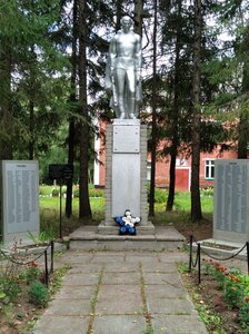 Землякам, павшим за Родину в годы Великой Отечественной войны, 1980 г. (Udmurtian Republic, Glazovskiy rayon, selo Parzi), anıt, heykel  Udmurtiya'dan