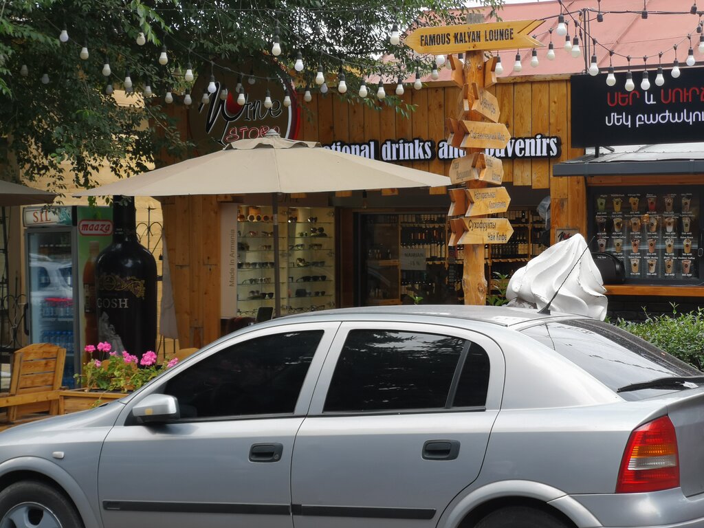 Alkollü içecekler Wine magazine, Tsahkadzor, foto