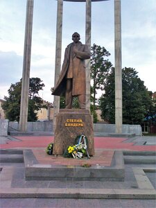 С.А. Бандера (Lviv, Halytskyi raion), anıt, heykel  Lviv'den