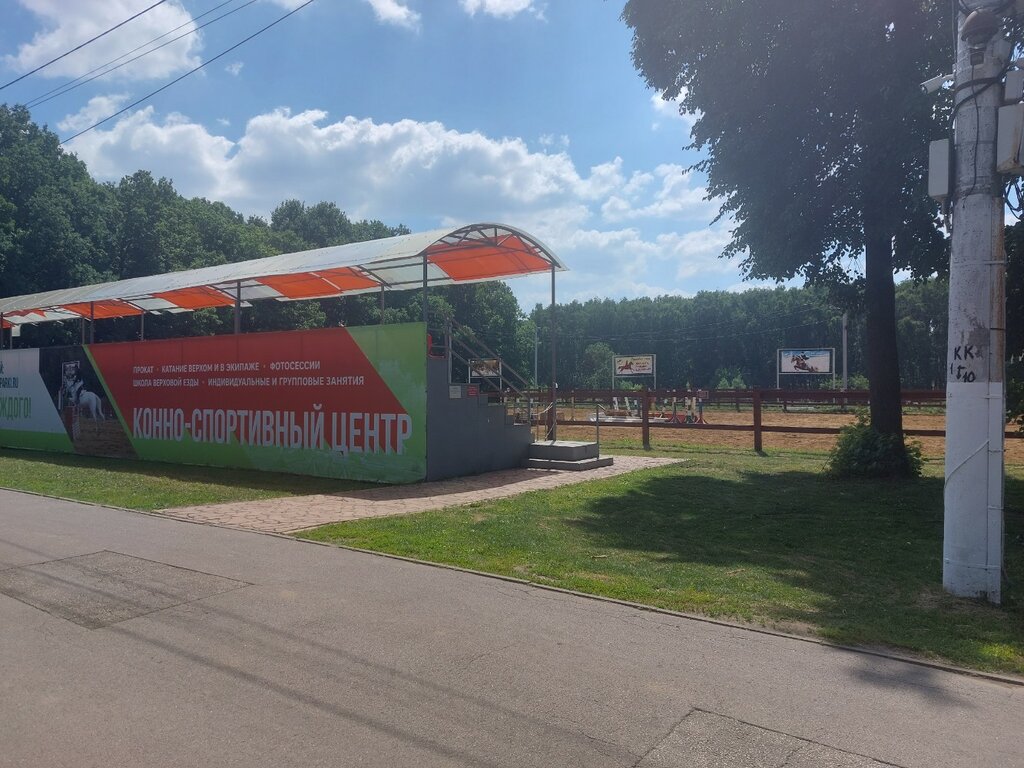 At ve binicilik kulüpleri Конкурное поле, Tula, foto
