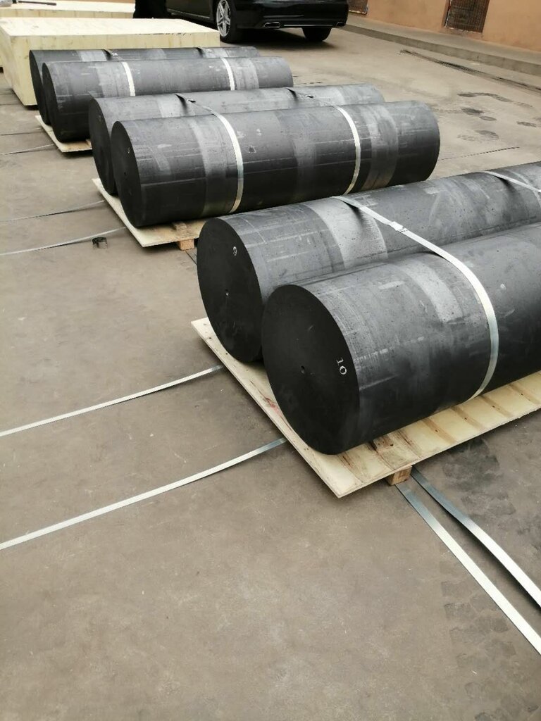 Grafit, teknik karbonlar Mir Treiding SP, Kaliningrad, foto