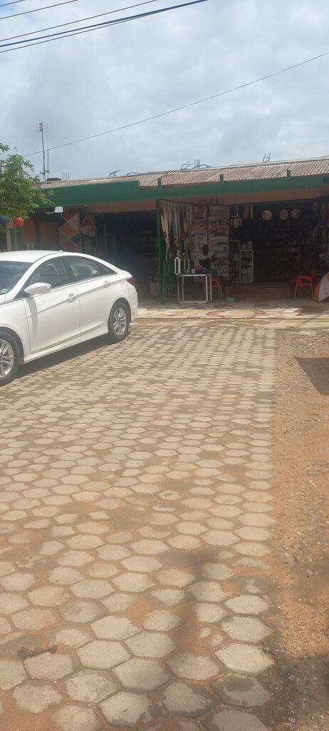 Kozmetik ve parfümeri mağazaları Jesus Is My Foundation, Dünya, foto