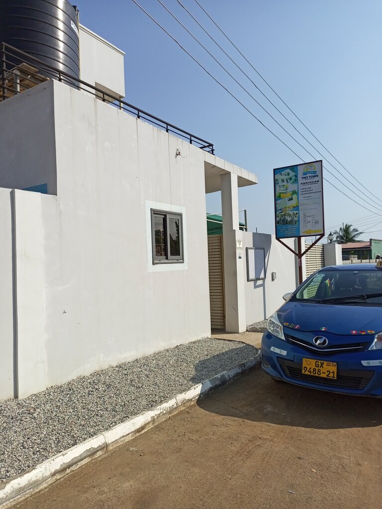 Ortaokul Tiny Town Montessori, Dünya, foto