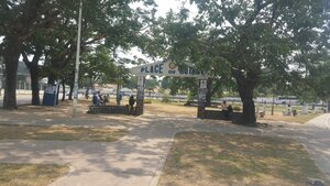 Place du rotary (Brazzaville, Commune de Bacongo, Avenue de Djoué), kültür ve eğlence parkları  Brazzaville'den