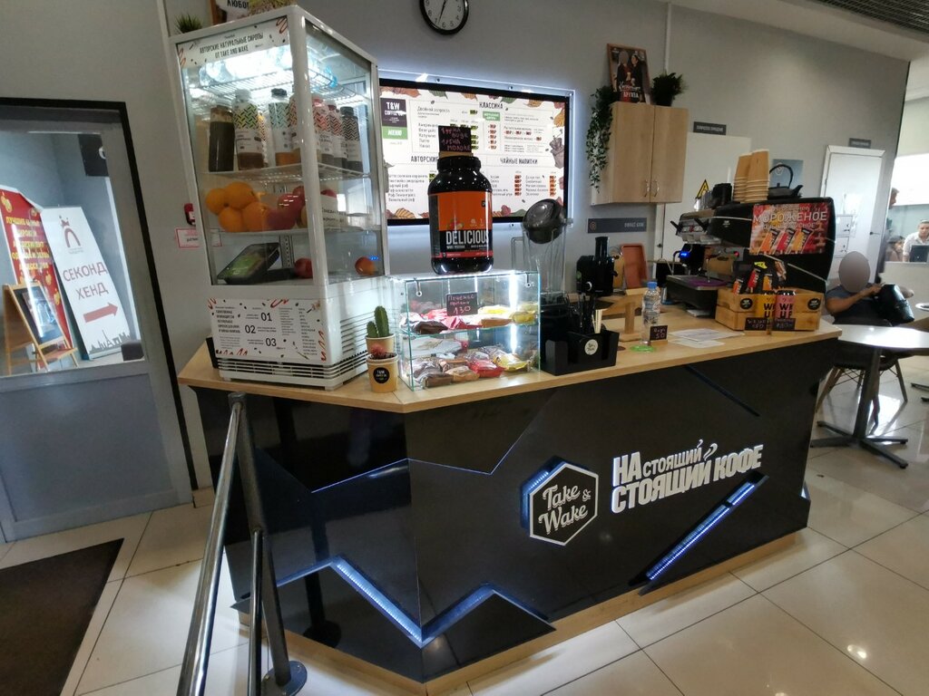 Kahve dükkanları Take and Wake Coffee Co, Moskova, foto