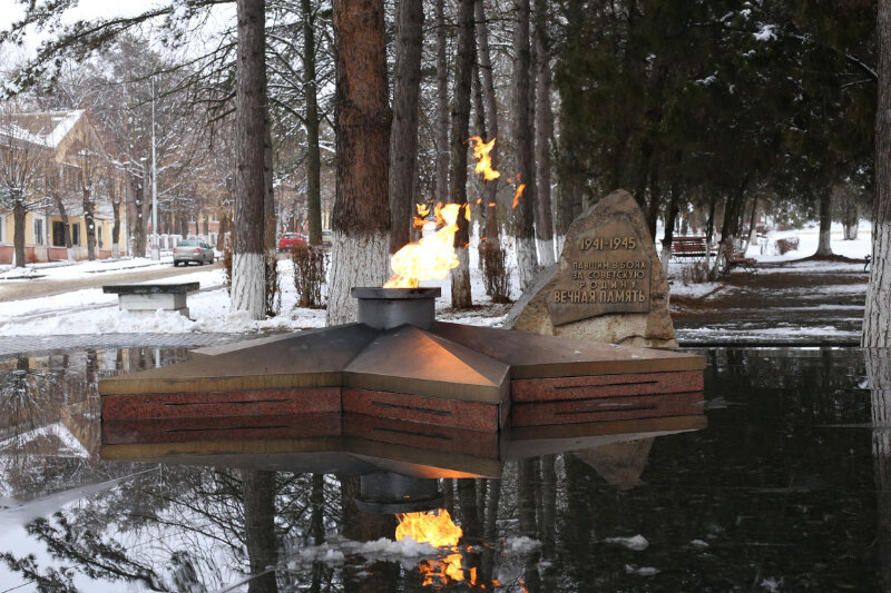 Anıt, heykel Вечный огонь, Lermontov, foto