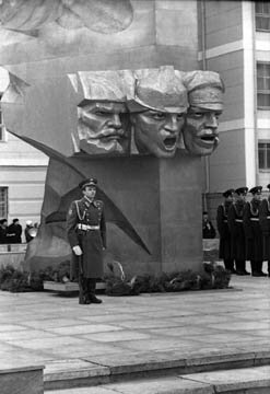 Anıt, heykel Красное знамя - памятник борцам за Советскую власть, Samara, foto