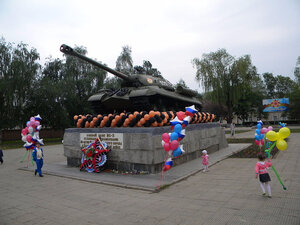 Танк ИС-3, установленный в честь 40-летия победы советского народа в Великой Отечественной войне (Krasnodar Territory, Armavir, 40-letiya Pobedy Square), teknoloji anıtı  Armavir'den