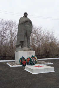 Монумент Победы в Великой Отечественной войне 1941-1945 (Chelyabinsk Region, Verkhneuralsk, ulitsa Lenina), anıt, heykel  Verhneuralsk'tan
