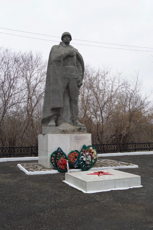 Anıt, heykel Монумент Победы в Великой Отечественной войне 1941-1945, Verhneuralsk, foto