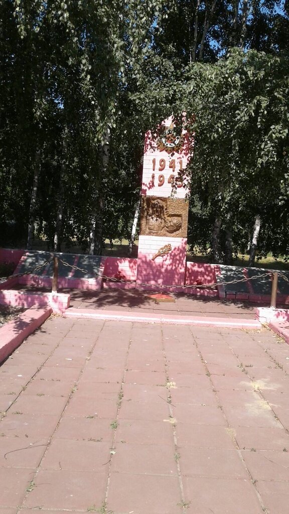 Anıt, heykel Стела воинам, погибшим в годы Великой Отечественной войны, Saratovskaya oblastı, foto