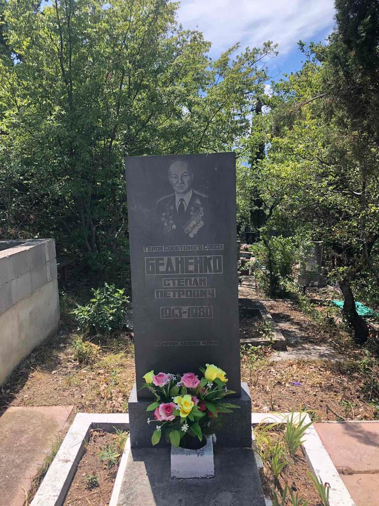 Ünlü kişilerin mezarları Герой Советского Союза С.П. Бедненко, Kırım Cumhuriyeti, foto
