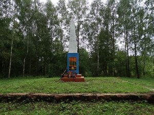 Братская могила (Smolensk Region, Roslavlskiy District, selo Bogdanovo, territoriya Promzona SAES), anıt, heykel  Smolenskaya oblastından
