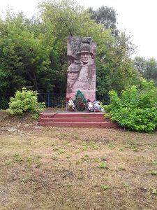 Воинам, павшим в годы Великой Отечественной войны (Sverdlovsk Region, Pyshminskiy munitsipalny okrug, derevnya Kholkina, ulitsa Karla Marksa), anıt, heykel  Sverdlovskaya oblastından