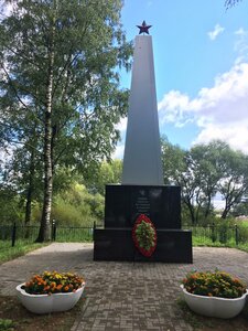 Обелиск советским воинам, погибшим в 1941-1943 гг. в боях с немецко-фашистскими захватчиками (Smolenskiy munitsipalny okrug, selo Olsha), anıt, heykel  Smolenskaya oblastından