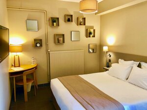La Sorelle Hôtel Golf et Restaurant (Auvergne-Rhône-Alpes, Ain, Arrondissement de Bourg-en-Bresse, Villette-sur-Ain, Lieu-dit Gravagneux), otel