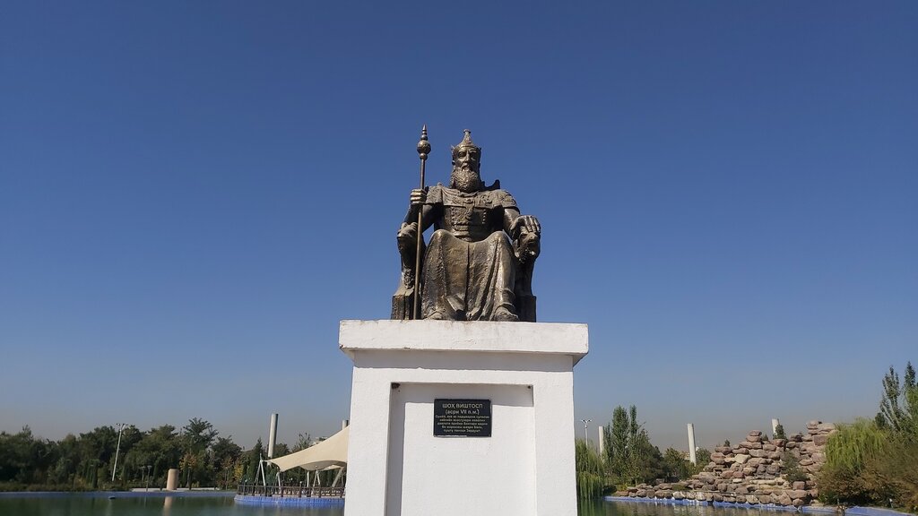Anıt, heykel Şah Viştasp, Duşanbe, foto