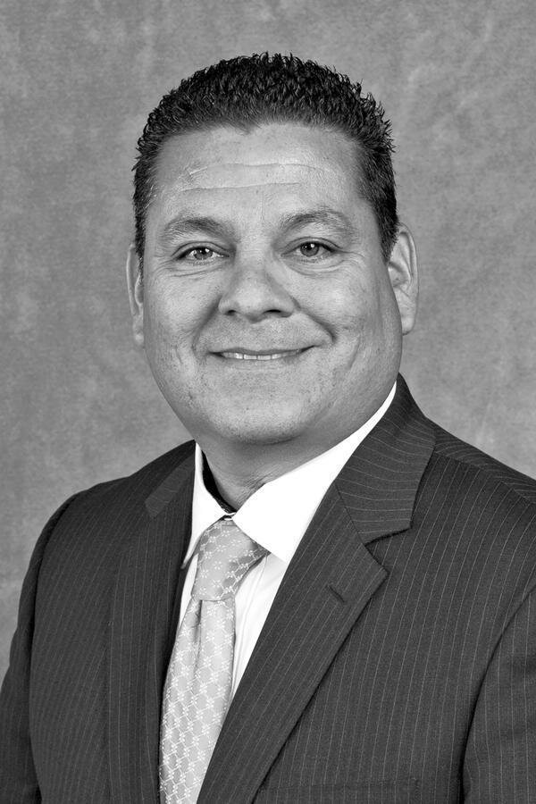 Yatırım fonu firmaları Edward Jones - Financial Advisor: Matthew Terrones, Orange, foto