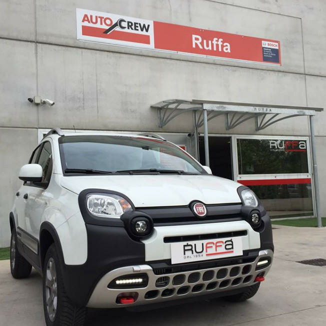 Jant ve lastikçiler AutoCrew Autoriparazioni Ruffa, Piyemonte, foto