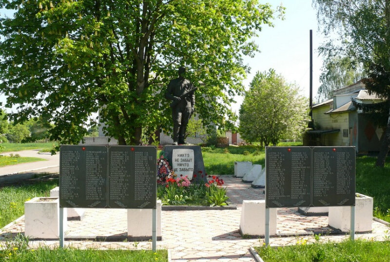 Anıt, heykel Братская могила воинов, Kiev Bölgesi, foto
