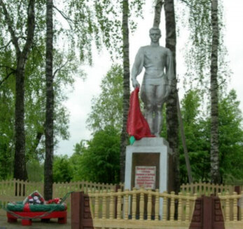 Anıt, heykel Братская могила, Mogiliovskaya oblastı, foto