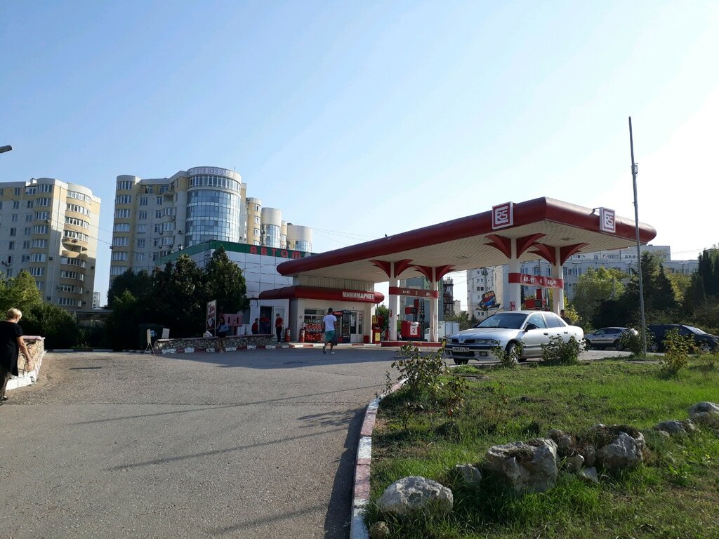 Benzin istasyonu Crs, Sevastopol, foto