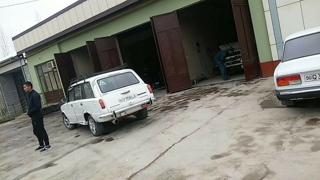 Otomobil servisi Avto ta'mirlash ustaxonasi, Nemengan eyaleti, foto