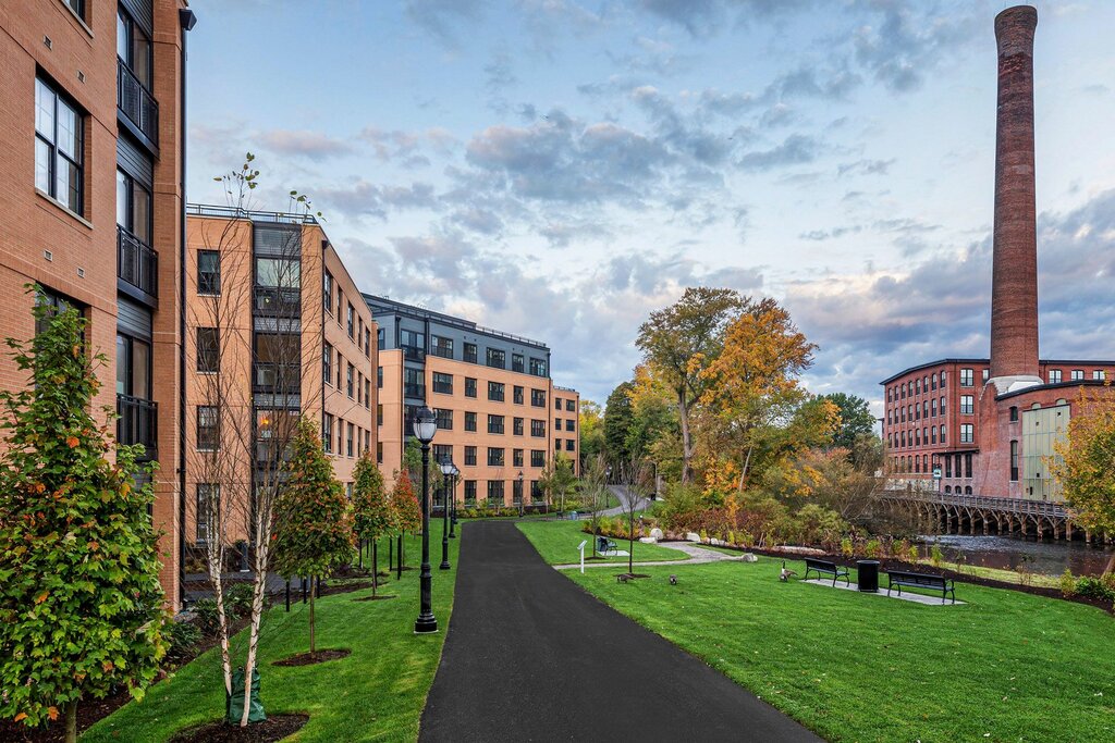Emlak ofisi Edison on the Charles Apartments by Windsor, Waltham, foto
