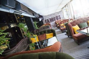 Famous (Velyka Vasylkivska Street No:5), restoran  Kiev'den