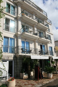 Hotel Romanov (Budva, naselye Sveti-Stefan, Turistička), otel  Dünya'dan