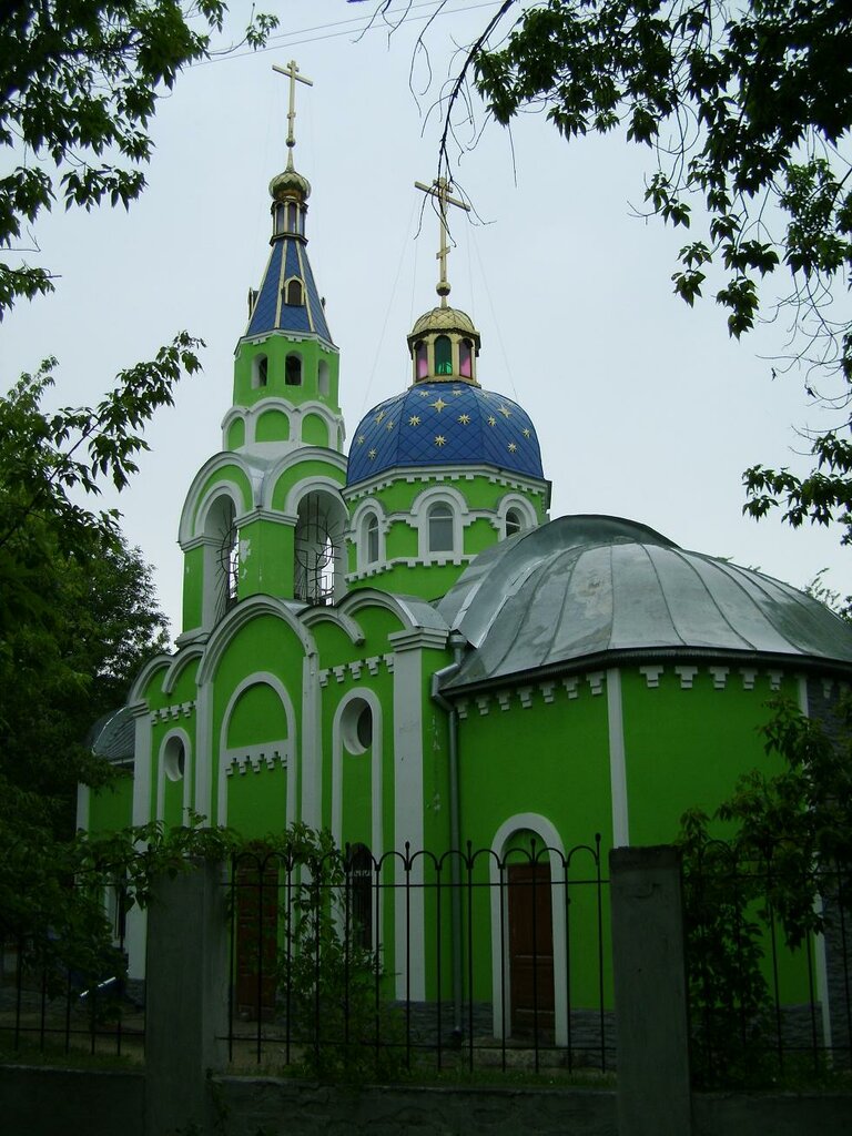 Protestan kilisesi Tserkov Yevangeliskikh Khristiyan-Baptistov Yemmanuil, Lugansk, foto