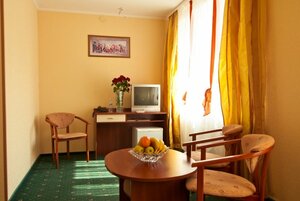 Myrhorod (vulytsia Hoholia No:102), otel  Mirgorod'dan
