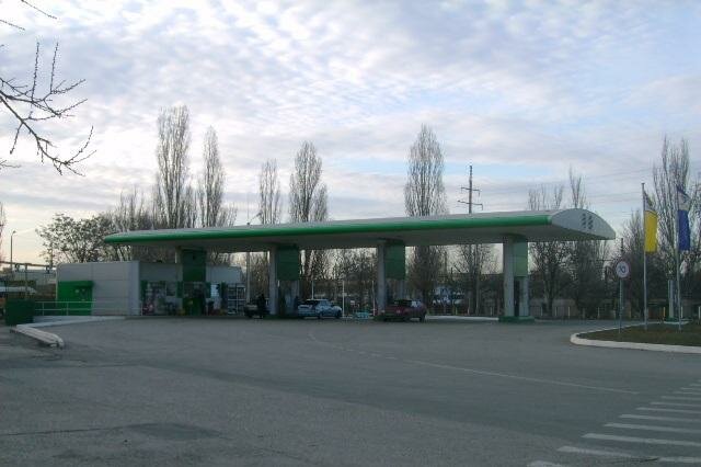 Benzin istasyonu Sentosa Oil, Krivoi Rog, foto