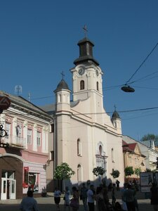 Kostel svyatogo Yuriya (vulytsia Avhustyna Voloshyna No:9), katolik kiliseleri  Ujgorod'dan