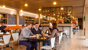 Puzata Khata (Heorhiia Kirpy Street No:3), restoran  Kiev'den