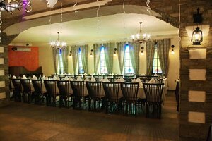 Alpiysky dvorik (Akademika Pavlova Street No:303А), restoran  Harkiv'den