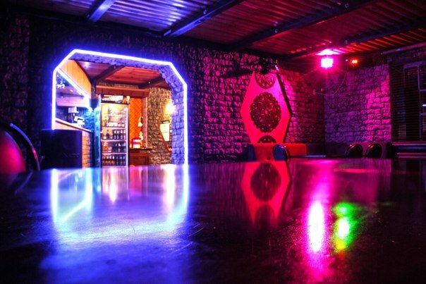 Otel Leon - kafe-bar, gostinitsa i sauna V p. Lyubytino, Novgorodskaya oblastı, foto