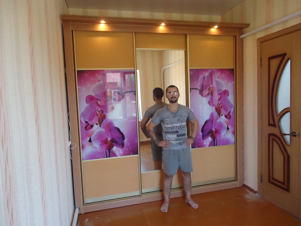Ray dolap üreticileri Mebelnaya masterskaya Kupe Kuban, Krasnodarski krayı, foto