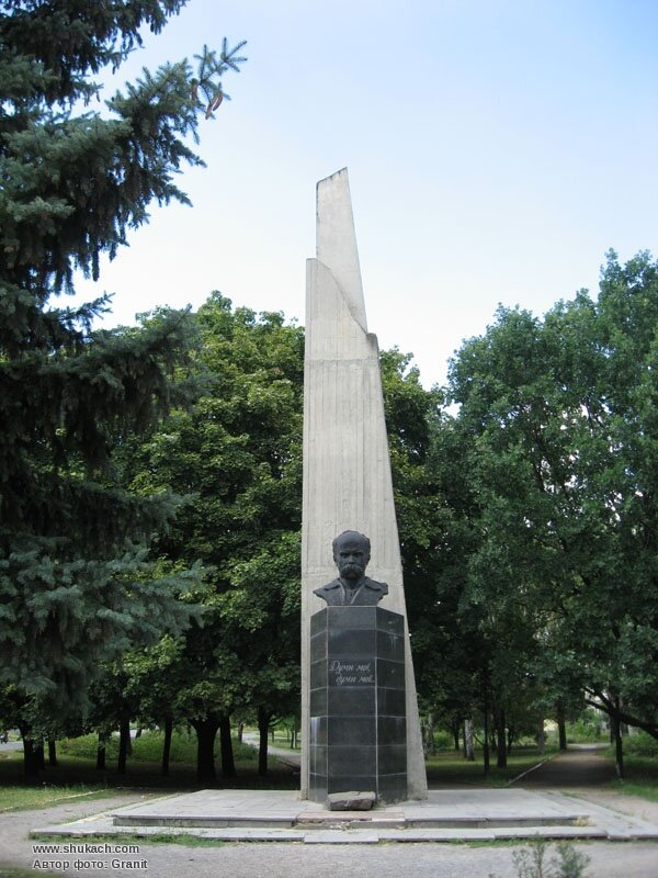 Anıt, heykel Тарас Григорьевич Шевченко, Slavyansk, foto