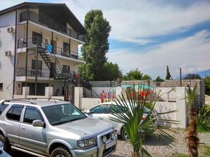 Guest house Amra on Agrba 16 (улица Агрба No:3/1), otel  Pitsunda'dan