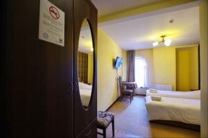 Laviliya (Uspishna Street No:20), otel  Kiev'den