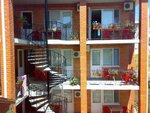 Otel Villa Blyuz (Школьный переулок No:8А, посёлок городского типа Коктебель), otel  Kırım Cumhuriyeti'nden