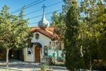 Chasovnya Luki, arkhiyepiskopa Krymskogo, V Novom Svete (улица Льва Голицына No:31, посёлок городского типа Новый Свет), şapel, haç anıtı  Kırım Cumhuriyeti'nden
