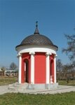 Chapel of the New Martyrs and Confessors of Russia (Moscow Region, Sergiyevo-Posadskiy Urban District, derevnya Akhtyrka), şapel, haç anıtı  Moskova ve Moskovskaya oblastından